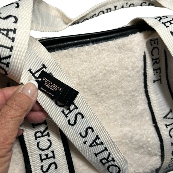 Victoria's Secret | Bags | Nwt Victoria Secret Fleece Large Tote Bag ...